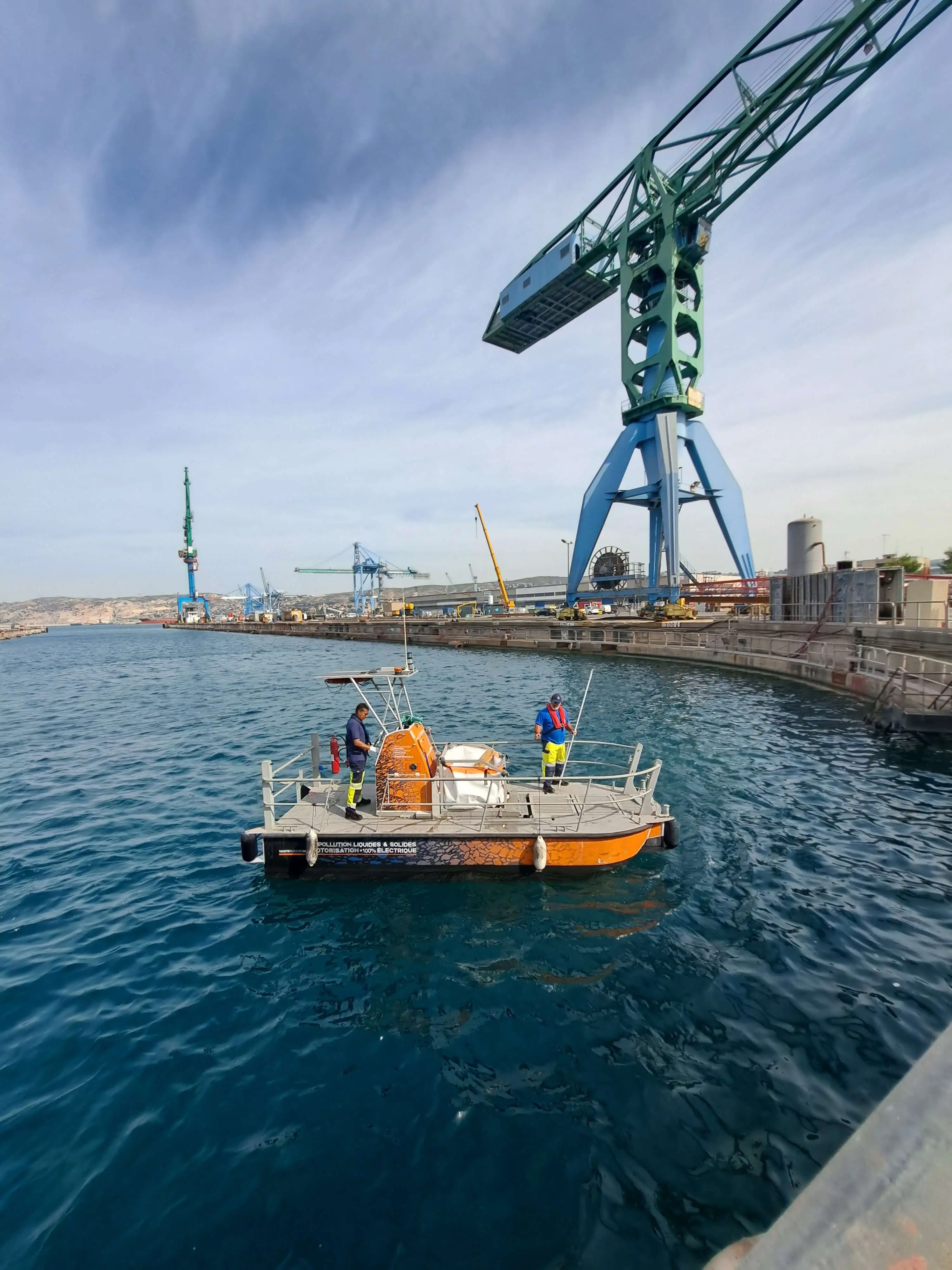 EFINOR | Decarbonation: signature of a project for a 100% electric pollution control vessel for ...